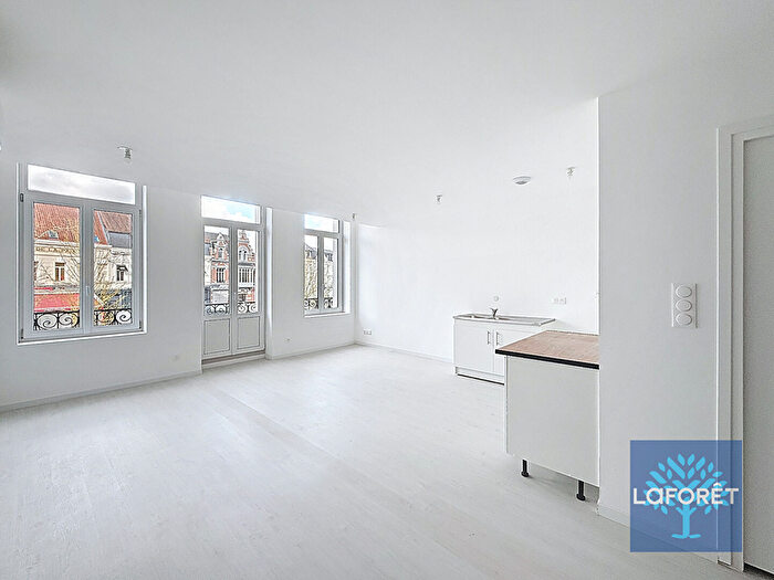 Appartement à louer - Saint-Amand-les-Eaux, Centre-ville - 4 pièces - 3 chambres