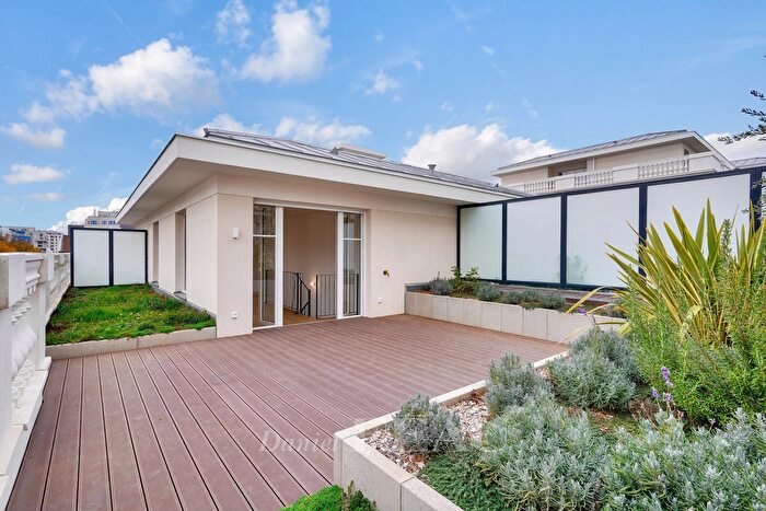 Appartement à louer - Puteaux, Pressensé, Rives de Seine - 7 pièces - 5 chambres