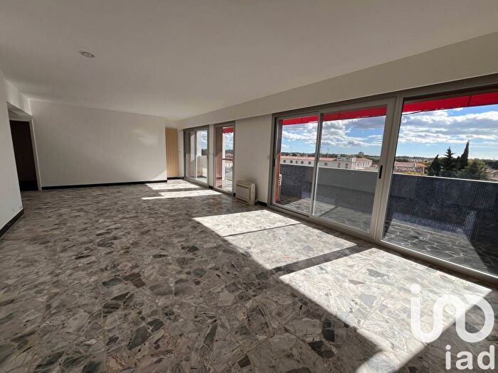 Appartement à louer - Les Alyscamps-Chabourlet, Arles - 5 pièces - 3 chambres