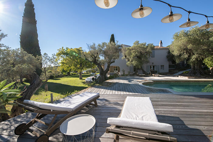 Maison à vendre - Sanary-sur-Mer, Pierredon, Boucène, La Piole, Le Lançon, La Bernarde - 9 pièces - 6 chambres