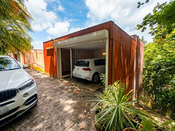 Les Abymes : Maison 4 pièces à vendre