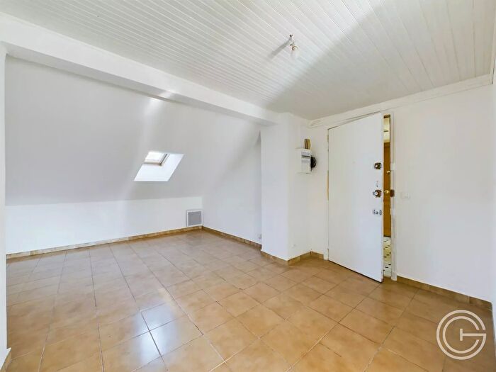 Appartement 2 pièces à Nice, Le Port, à louer