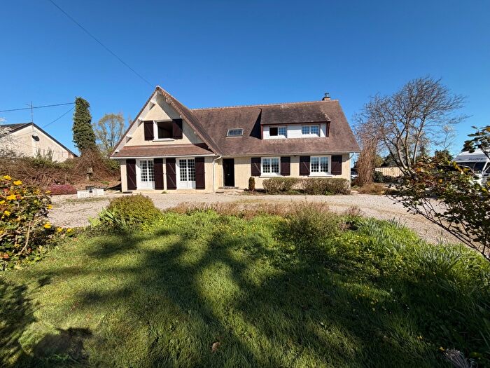 Maison à vendre - Liesville-sur-Douve - 8 pièces - 6 chambres