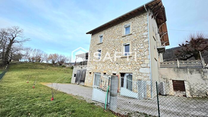 Maison à vendre - Virieu-le-Petit - 8 pièces - 4 chambres