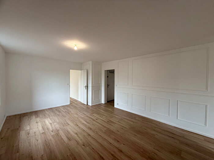 Bogny-sur-Meuse : Appartement 3 pièces à louer