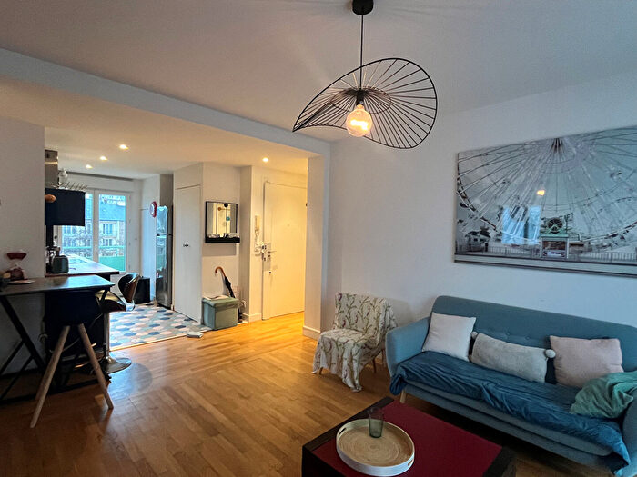 Appartement à vendre - Quartiers Centre, Saint-Hélier, Gare - 4 pièces - 2 chambres