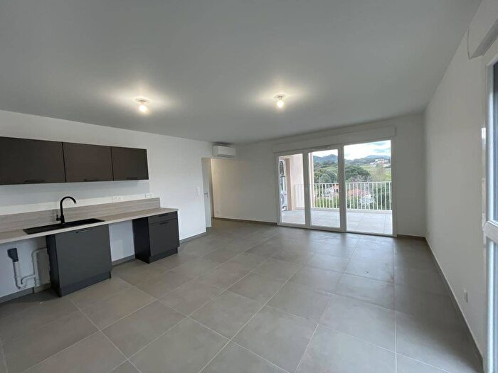 Appartement à louer - Alzo Di Leva, Ajaccio - 3 pièces - 2 chambres