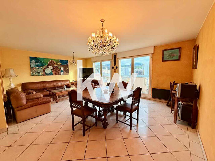 Appartement à vendre - Saint-Étienne, Saint-Roch, Vivaraize, Valbenoite, Centre Deux - 5 pièces - 3 chambres