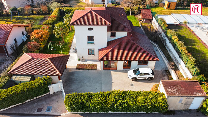 Maison à vendre - Saint-Ismier - 9 pièces - 6 chambres