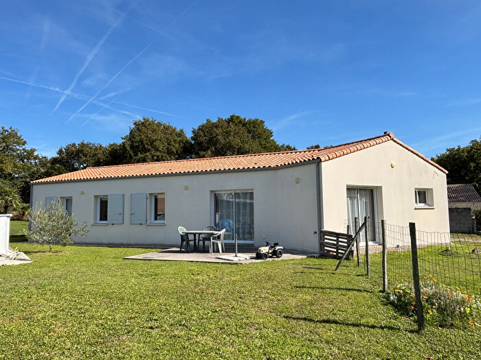 Maison 6 pièces à Saint-Georges-de-Pointindoux, à vendre