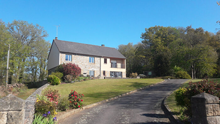 Maison à vendre - Louvigné-du-Désert - 8 pièces - 5 chambres