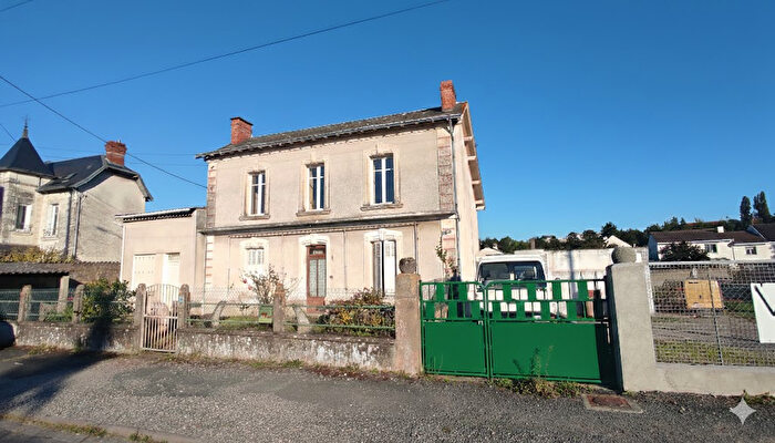 Maison à vendre - Châtellerault, Centre-ville - 6 pièces - 4 chambres