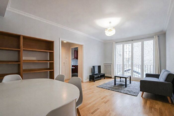 Appartement à louer - Porte Dauphine, Paris ème arrondissement - 3 pièces - 2 chambres