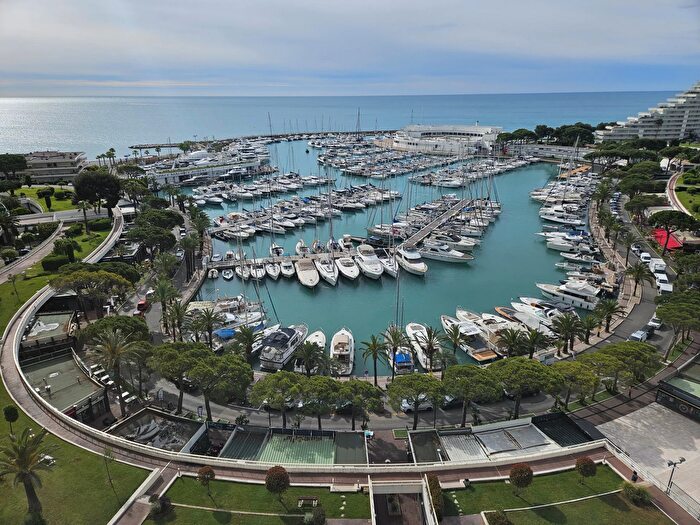 Appartement à vendre - Villeneuve-Loubet, Plage - 5 pièces - 3 chambres