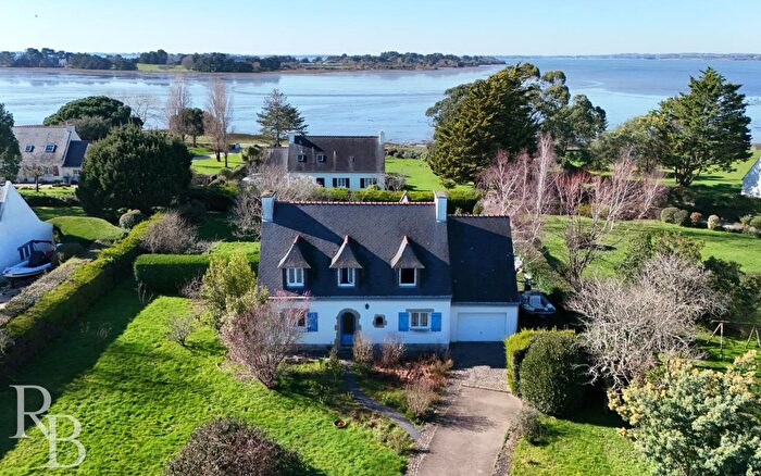 Maison à vendre - Saint-Armel - 6 pièces - 5 chambres