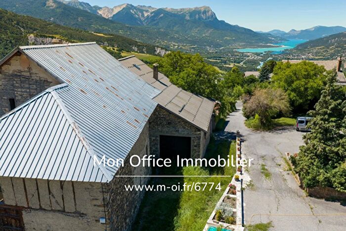 Saint-André-d'Embrun : Maison 4 pièces à vendre