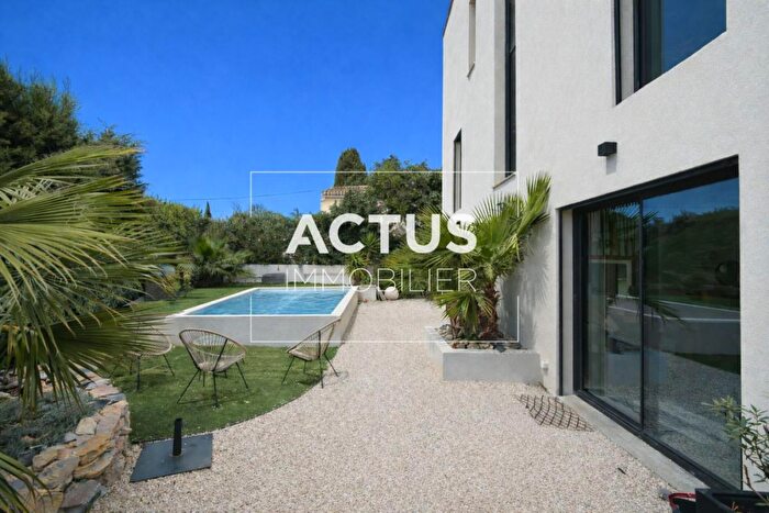 Maison à vendre - Salon-de-Provence, Lurian, Guinemer, Basses Viougues - 7 pièces - 5 chambres