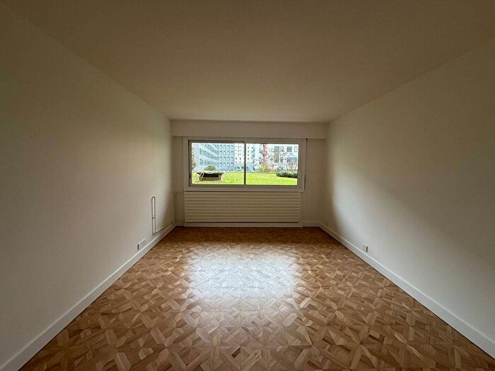 Appartement à louer - Corentin Celton, Issy-les-Moulineaux - 4 pièces - 3 chambres