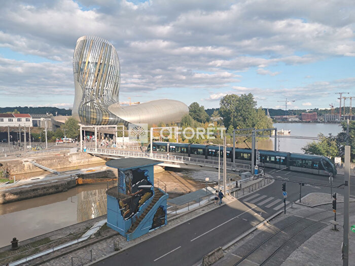 Appartement à louer - Bordeaux, Bassins à Flot - 3 pièces - 2 chambres