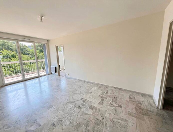 Appartement à louer - Marseille ème arrondissement - 4 pièces - 3 chambres