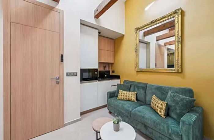 Appartement à louer - Porte Dauphine, Paris ème arrondissement - 1 pièce