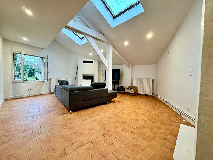 Maison à louer - Avilly-Saint-Léonard - 4 pièces - 3 chambres