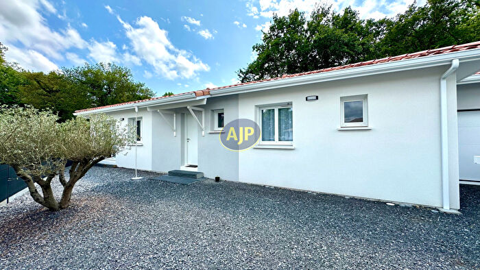 Maison à vendre - Saint-Martin-de-Hinx - 4 pièces - 3 chambres