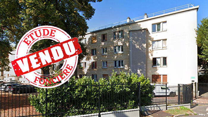 Appartement à vendre - Clichy-sous-Bois, Les Trois Châteaux - 3 pièces - 2 chambres