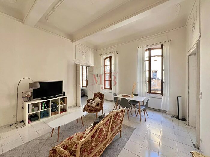 Tarascon, Centre-ville, Château, Condamine - Appartement 2 pièces à vendre