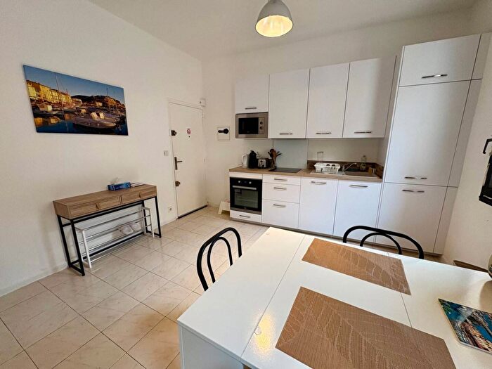 Appartement à louer - Centre, Cassis - 2 pièces - 1 chambre
