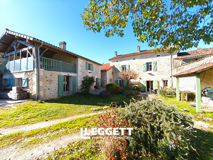 Maison à vendre - Charras - 8 pièces - 4 chambres