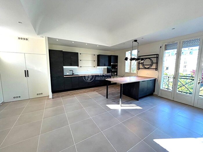 Appartement à louer - Notre Dame, Versailles - 5 pièces - 4 chambres