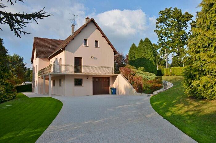 Saint-Just-le-Martel : Maison 7 pièces à louer