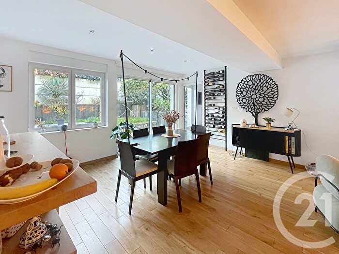 Quartiers Sud-Ouest, Sainte-Thérèse : Maison 7 pièces à vendre