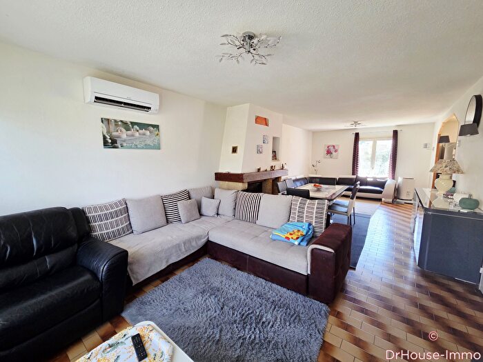 Maison 5 pièces à vendre à Quarante