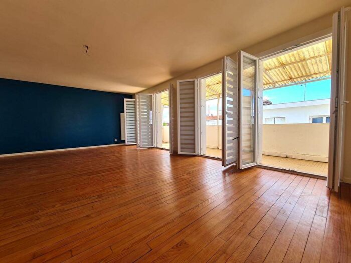 Appartement à louer - Centre Ville, Royan - 4 pièces - 3 chambres