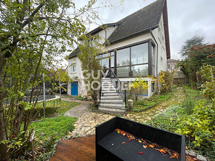 Maison à vendre - Bourges, Aéroport, Vauvert, Pierrelay, Pissevieille - 8 pièces - 6 chambres