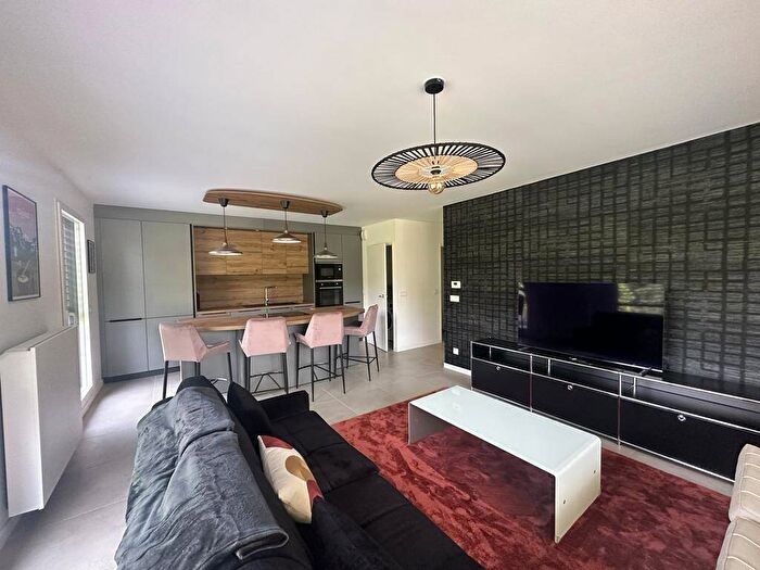 Appartement à louer - Centre, Divonne-les-Bains - 3 pièces - 2 chambres
