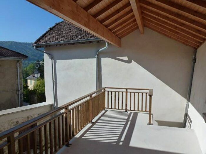 Appartement à louer - Saint-Geoire-en-Valdaine - 5 pièces - 3 chambres