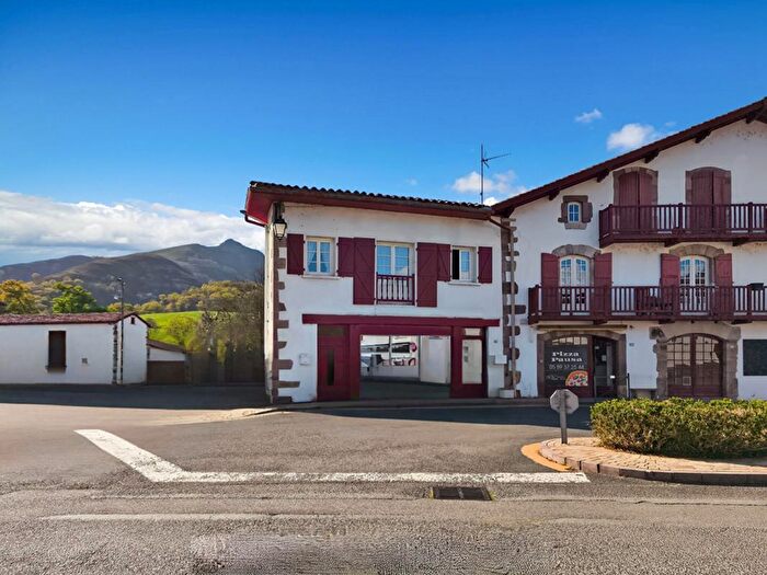 Maison à vendre - Saint-Étienne-de-Baïgorry - 5 pièces - 3 chambres