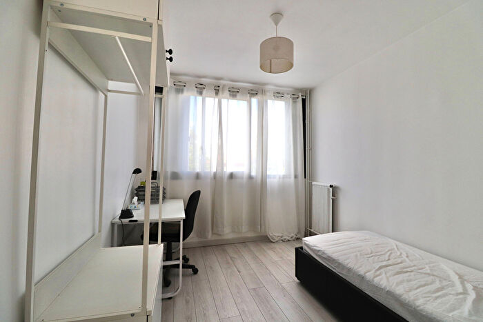 Appartement à louer - Vitry-sur-Seine, Centre-ville - 3 pièces - 2 chambres