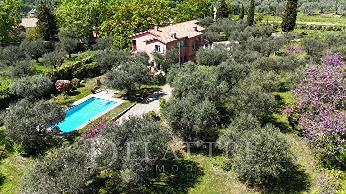 Maison 10 pièces à Châteauneuf-Grasse, à vendre