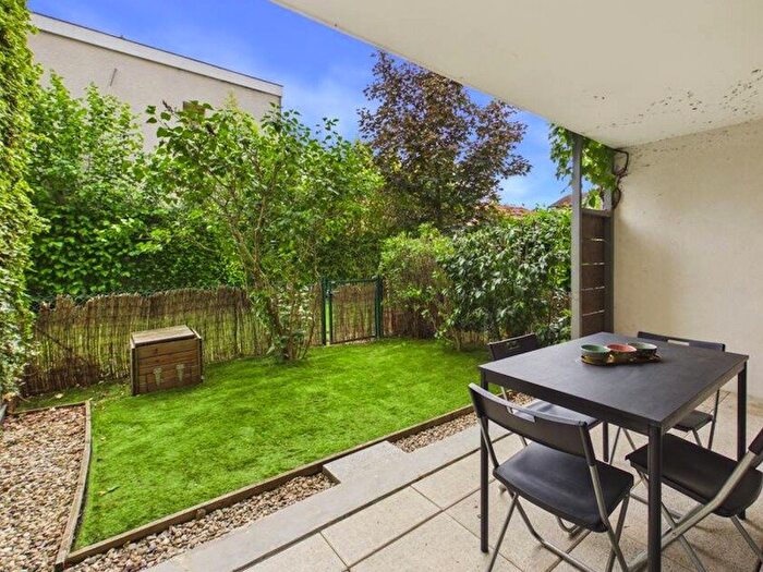 Appartement 2 pièces à Vaulx-en-Velin, Le Pont des Planches, à vendre