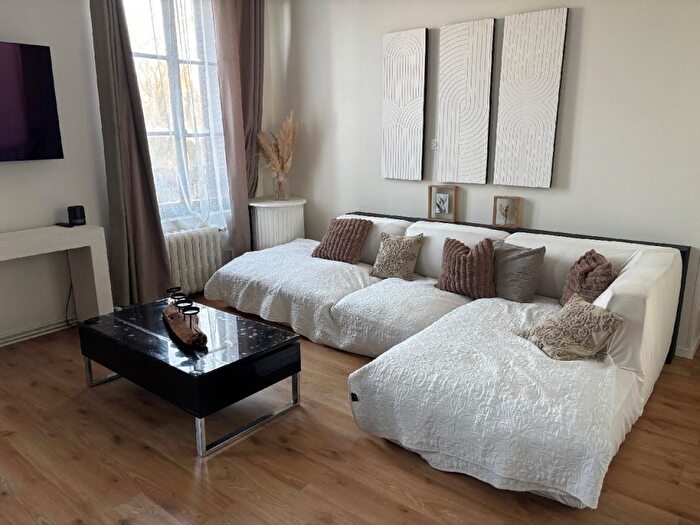 Appartement à louer - Beaumont-sur-Oise - 5 pièces - 2 chambres