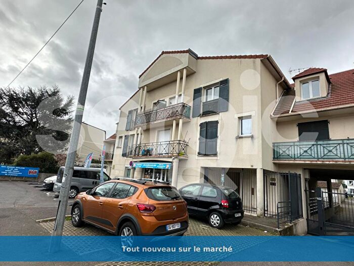 Appartement à louer - Sainte-Geneviève-des-Bois, Liers, Croix Blanche - 1 pièce