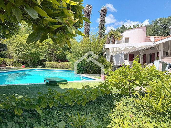 Salaunes : Maison 9 pièces à vendre