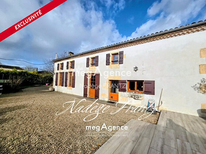 Maison à vendre - Asnières-la-Giraud - 8 pièces - 6 chambres