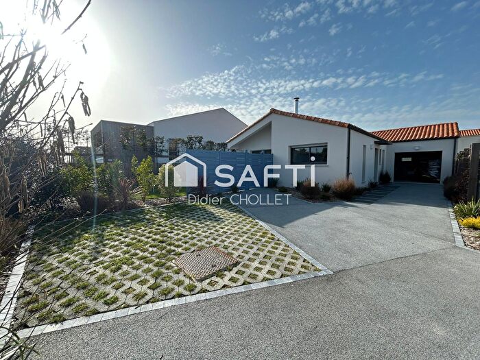 Maison à vendre - Saint-Gilles-Croix-de-Vie - 4 pièces - 3 chambres