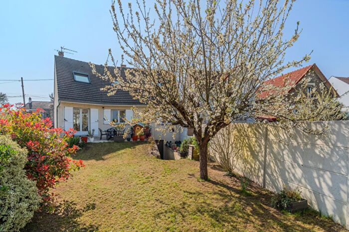 Maison à vendre - Champs-sur-Marne, Bords de Marne - 6 pièces - 4 chambres
