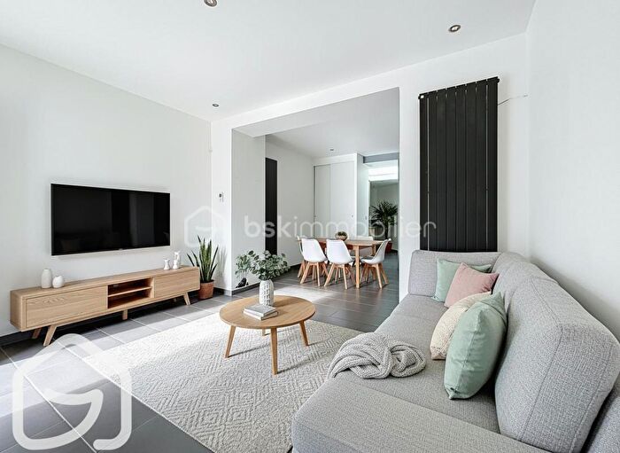 Maison à vendre - Saint-Étienne-du-Rouvray, Langevin, Barbusse, Ruelle Danseuse - 4 pièces - 3 chambres